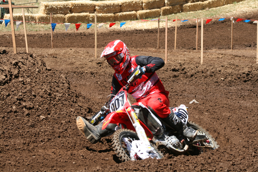 Heat, thrills greet motocross fans - Camas-Washougal Post-Record