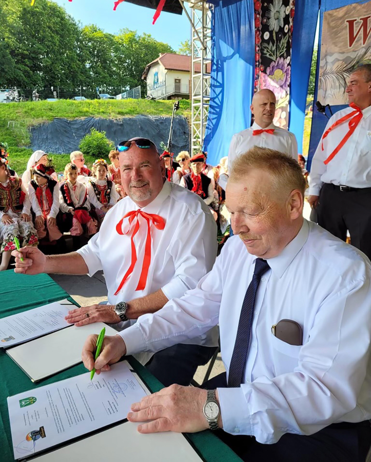 Washougal formalizes its Polish sister-city relationship - Camas ...